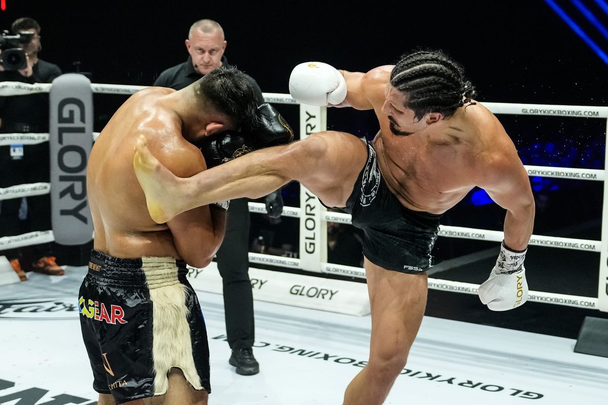 Gevreesde kickbokser is bij Glory 104 boos op iemand buiten de ring om bizarre reden ...