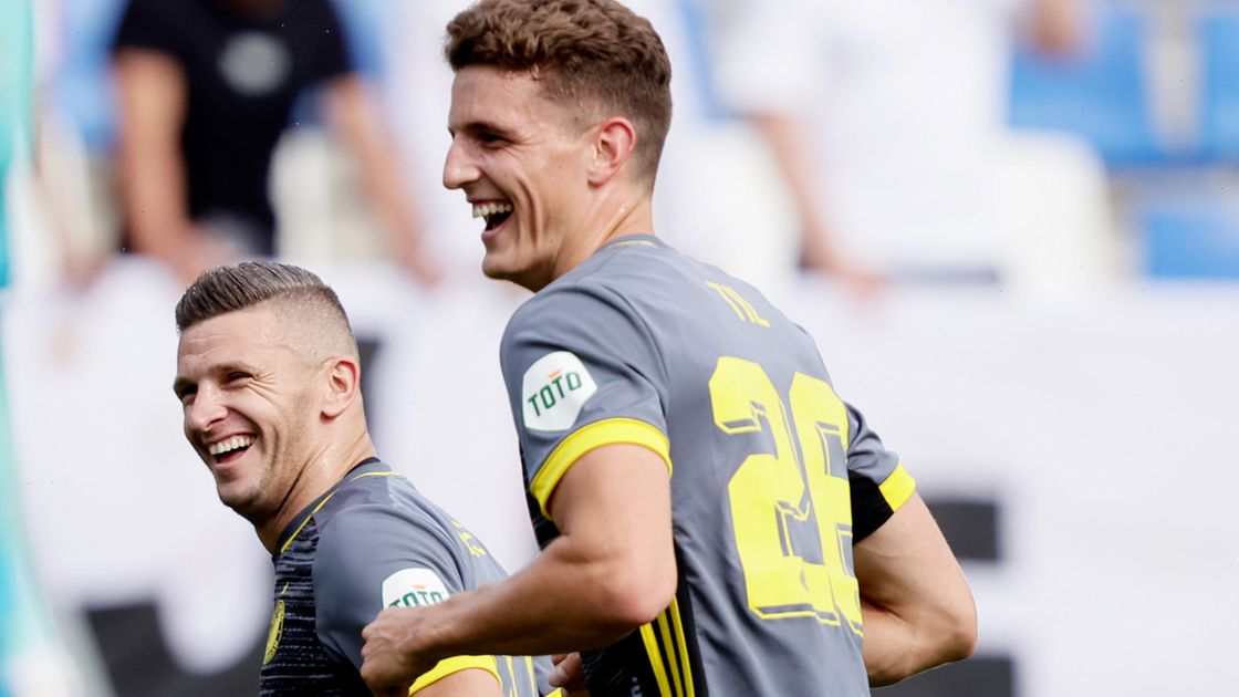 PSV-middenvelder Guus Til bezorgde goede vriend Bryan Linssen schrik ...