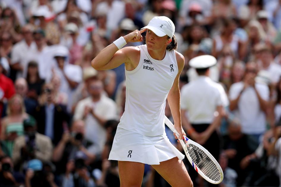 Boze toptennisster Iga Swiatek haalt uit na mijlpaal op Wimbledon ...