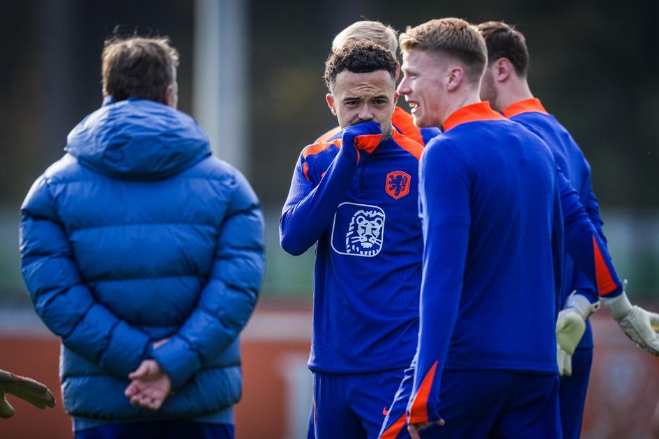 Oranje krijgt vlak voor vertrek naar Polen slecht nieuws en moet nieuwe ...
