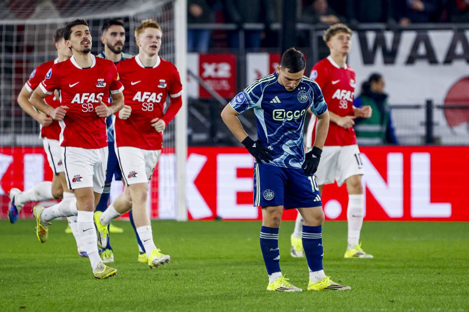 Ajax keihard vernederd door AZ in KNVB Beker, drama compleet na rode ...