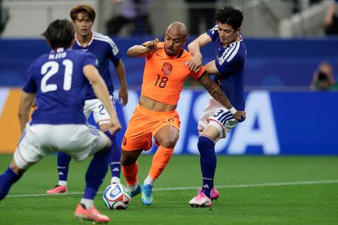 Live WK voetbal | Oranje voert de druk op, Malen twee keer dicht bij ...