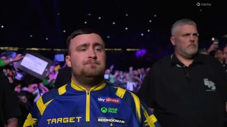 Luke Littler doelwit van Nederlandse fans: topdarter massaal uitgejouwd ...