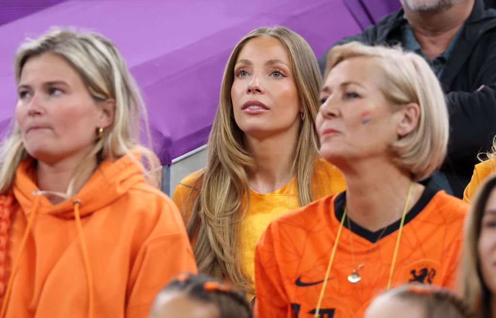 Laura Benschop (vrouw Davy Klaassen) doet opvallende onthulling tijdens ...