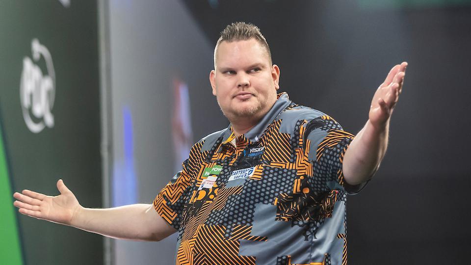 Nederlandse darter bibbert bij debuut WK darts: 'In mijn leven nog ...