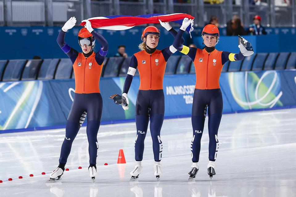 Zware teleurstelling Nederlandse schaatssters na gemiste kans op goud ...
