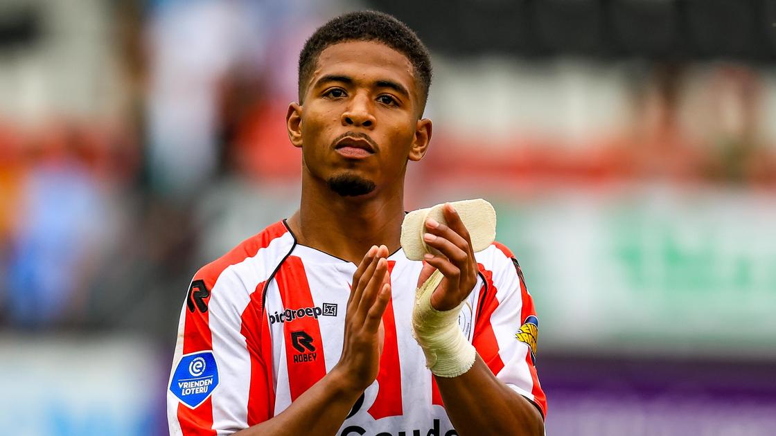 Shurandy Sambo en Curaçao vechten voor WK-mirakel: 'Daar sta ik écht ...