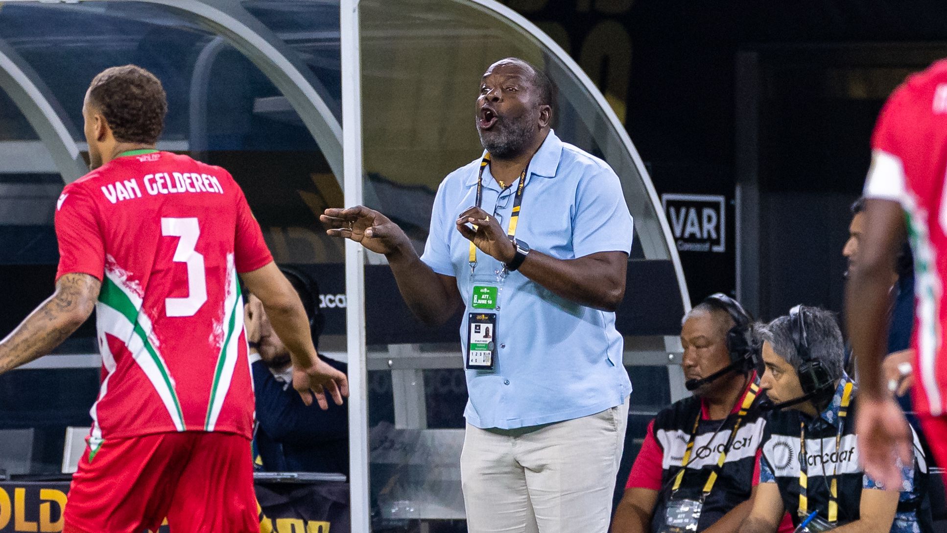 Suriname-bondscoach Stanley Menzo denkt op rand van WK-deelname terug ...