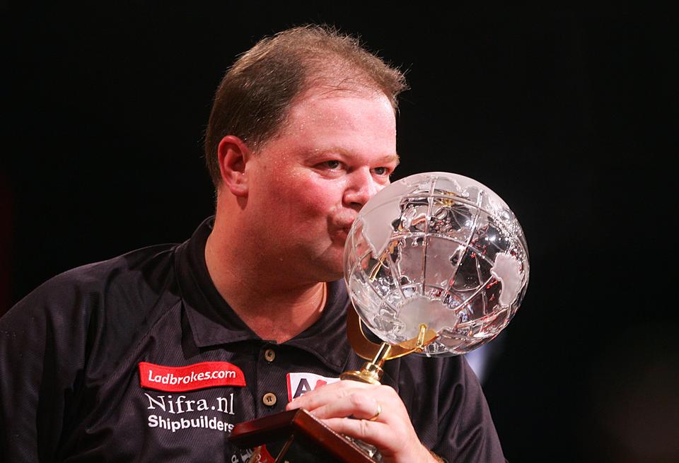 Hoe Raymond van Barneveld tegen Phil Taylor voor het eerst het WK darts ...