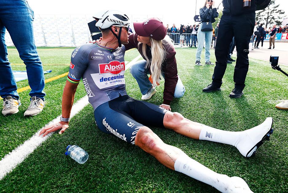 Mathieu van der Poel beleeft 'geweldige avond' met vriendin Roxanne ...