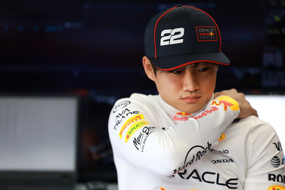 Gevolgen voor zwaar gecrashte Yuki Tsunoda duidelijk: teamgenoot Max Verstappen krijgt 'straf ...