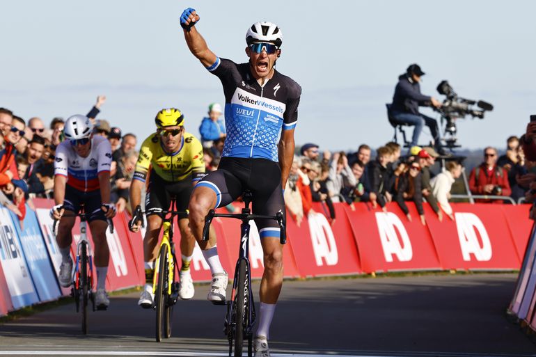 Onbekende Nederlander laat familie juichen dankzij stunt in Tour of ...