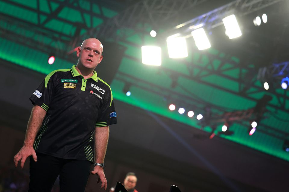 Uitslagen WK darts | Michael van Gerwen kruipt door het oog van de naald, Jermaine Wattimena ...