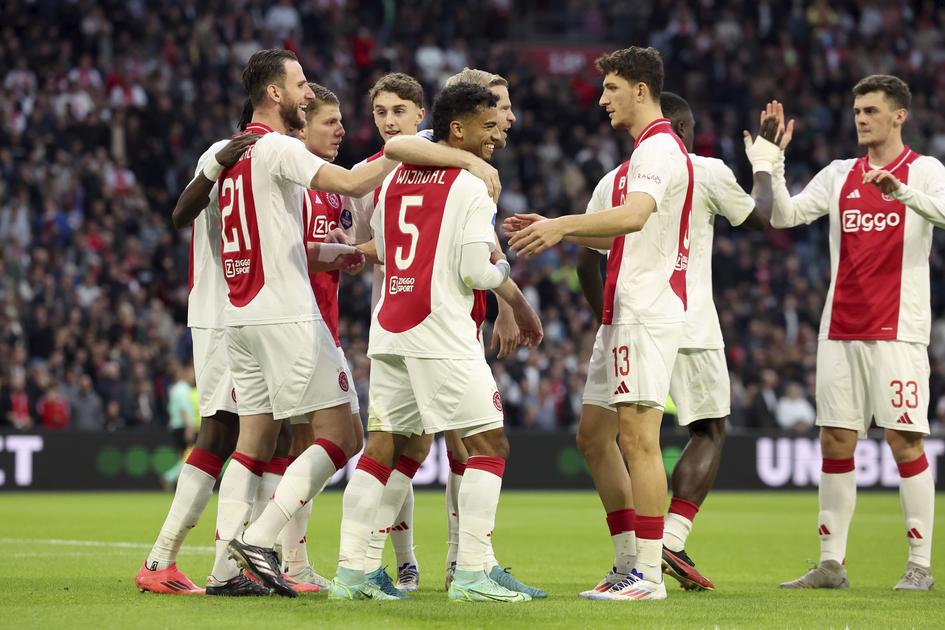 Ajax ontvangt bod van tien miljoen euro van Fenerbahçe voor 'vergeten ...