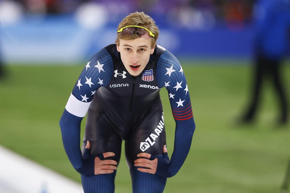 Topschaatser Jordan Stolz laat fans schrikken met ernstig ongeluk ...