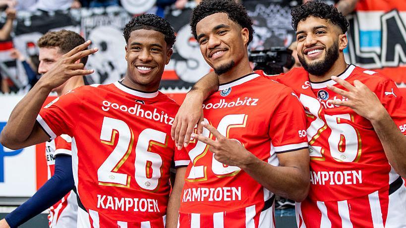 'Vriendin' van PSV'er lijkt relatie te verklappen: kampioen krijgt ...