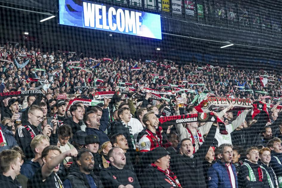 'Gezellige' Feyenoord-fans op de vlucht na knokpartij met Benfica ...