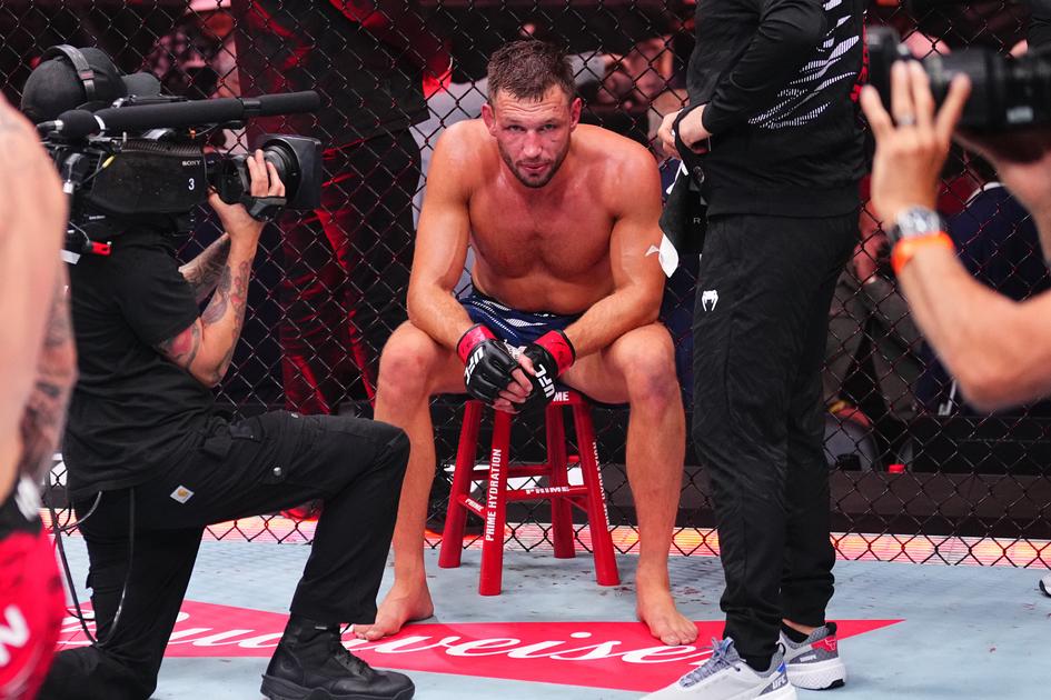 Nederlandse UFC-vechter Reinier de Ridder gooit de handdoek in de ring ...