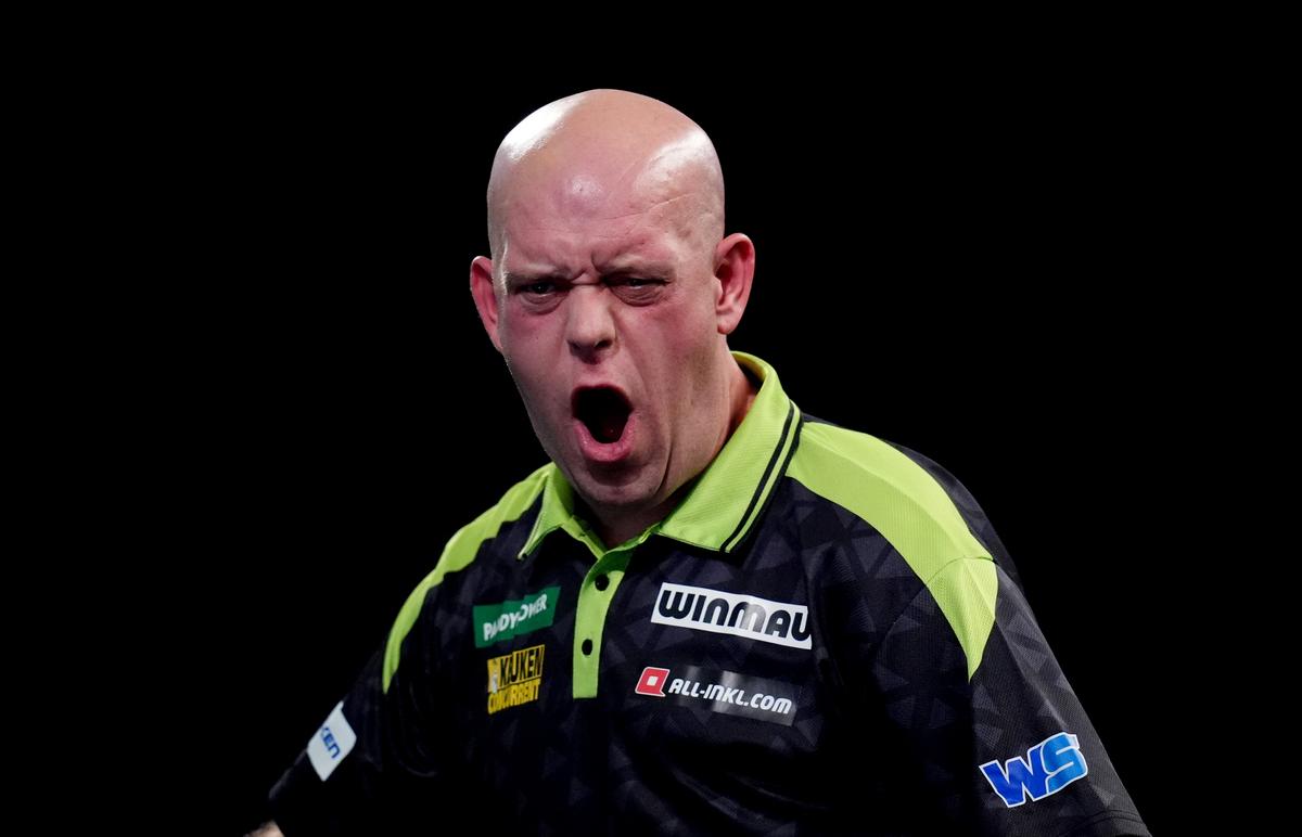 Michael van Gerwen overlegt na vernedering in eigen land geweldige ...