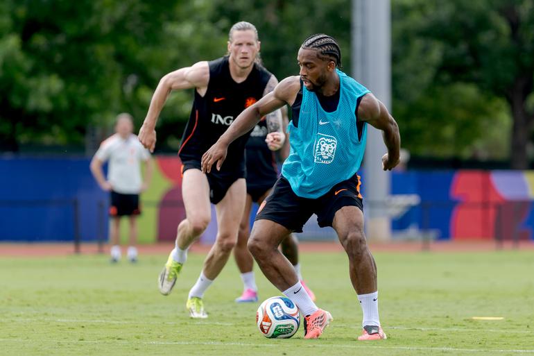 Goed nieuws voor Ronald Koeman: Quinten Timber weer op het veld na ...