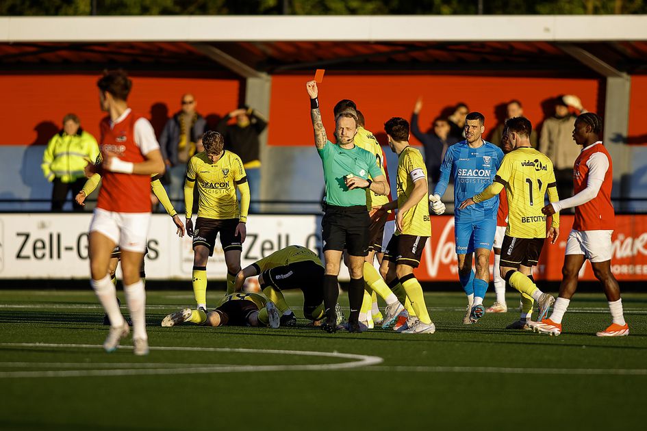 VVV-speler wordt bijna onthoofd na Nigel de Jong-achtige overtreding ...