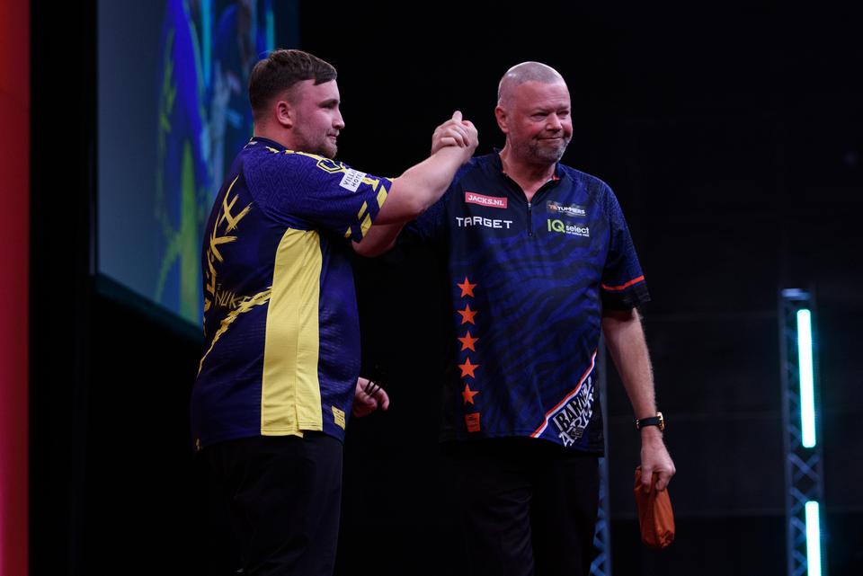 Topdarter Raymond van Barneveld kan historisch moment Luke Littler ...