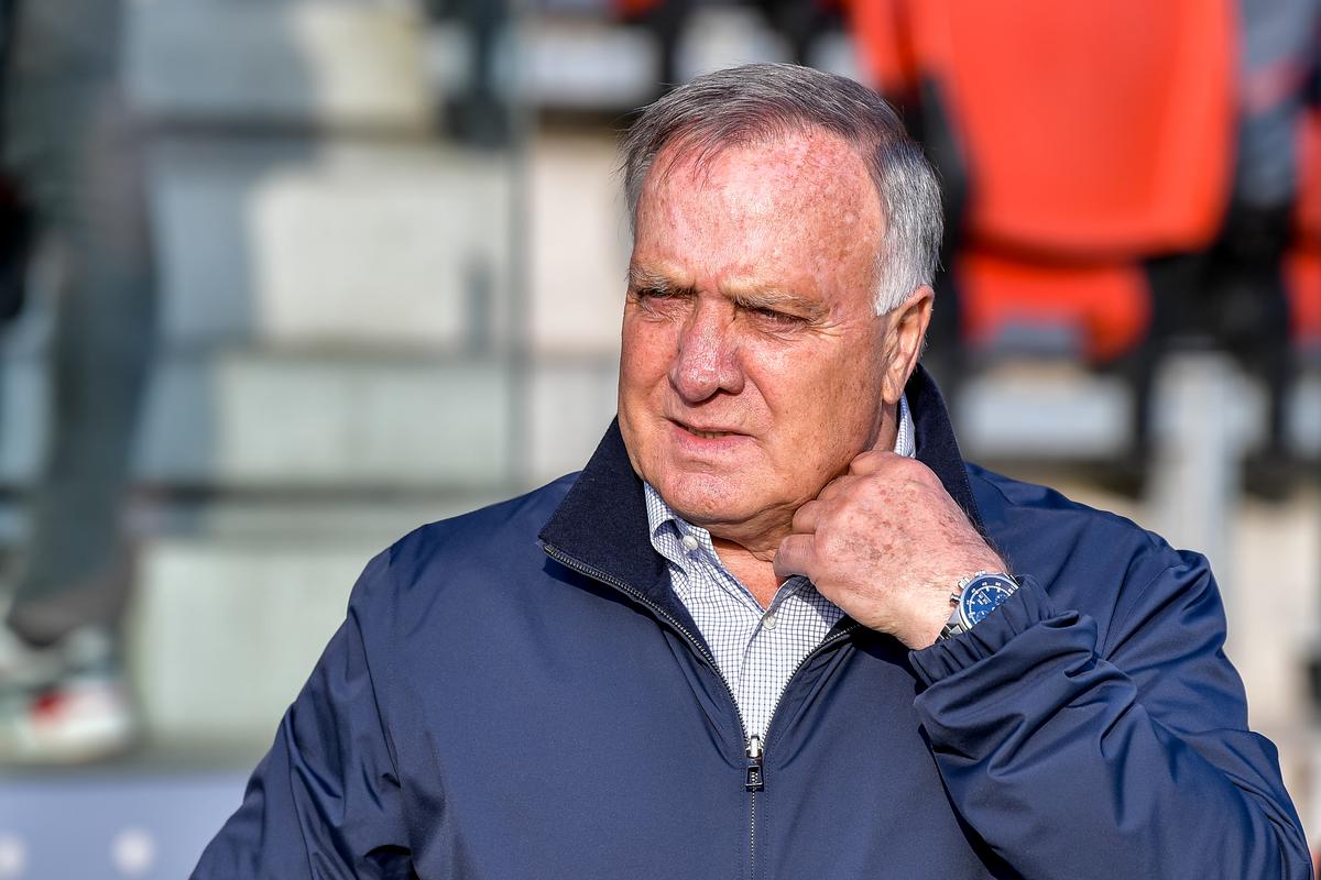 'Bom barst bij WK-ganger Curaçao: Dick Advocaat keert terug na ...