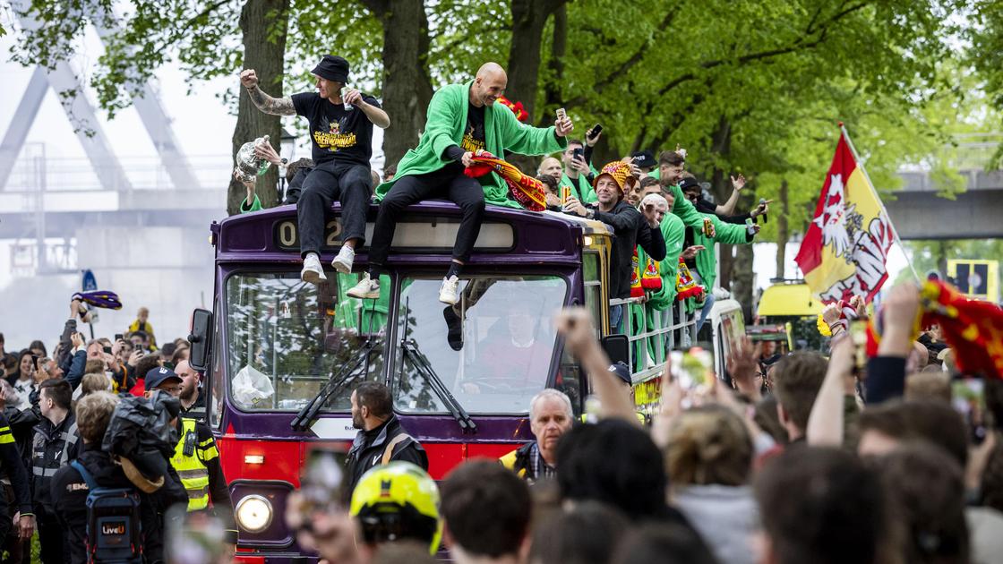Veelbesproken Victor Edvardsen zet AZ'er Wouter Goes extra voor schut ...