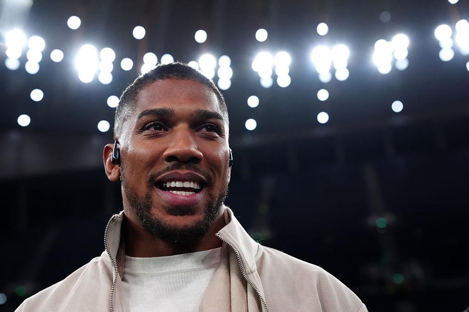 Boksicoon Anthony Joshua verschijnt bij gevecht tussen Rico Verhoeven ...