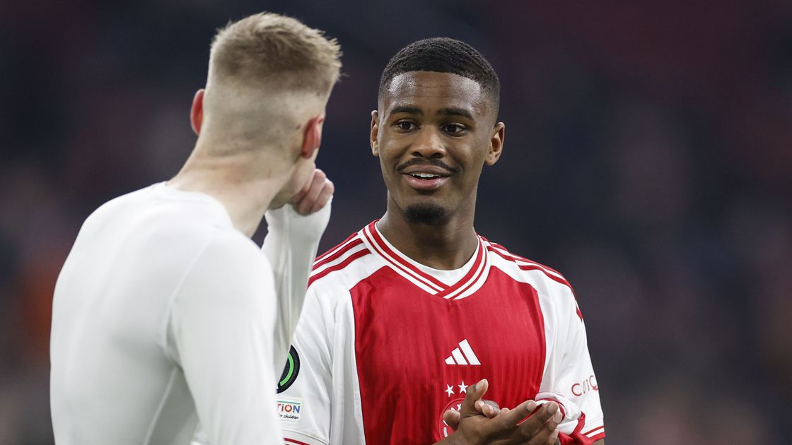 Ryan Babel adviseert Ajax-talent Jorrel Hato (19) over transfer naar ...