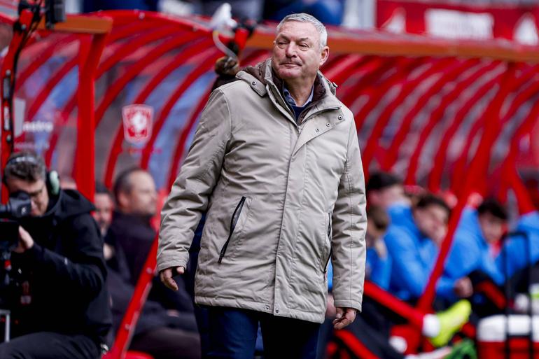 Vandaag Inside kent geen enkele genade voor FC Utrecht-trainer Ron Jans ...