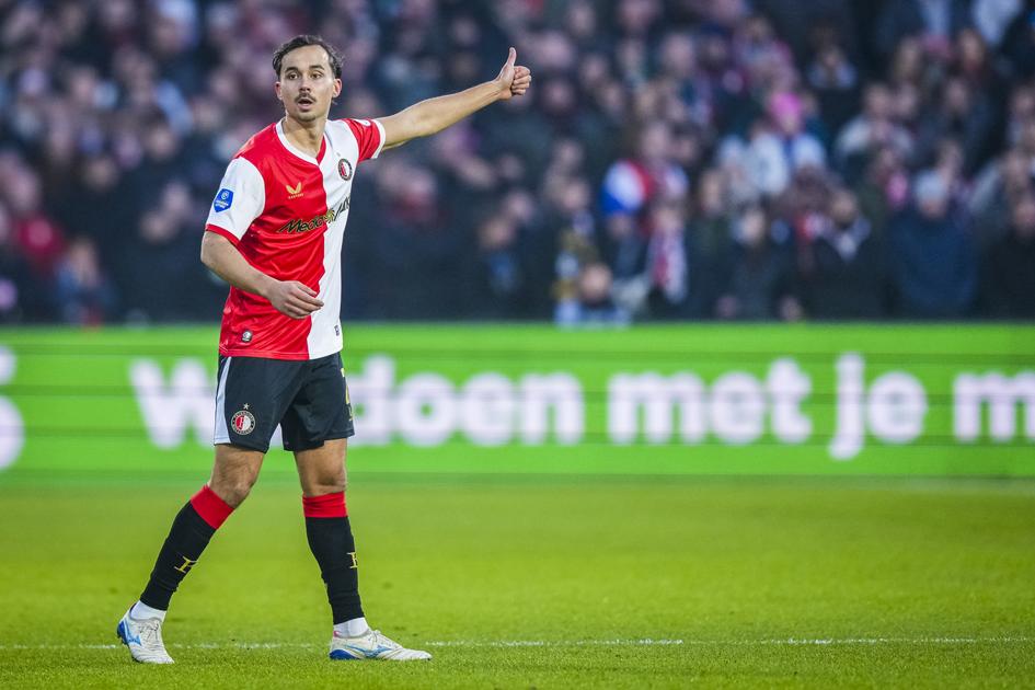 Na 'hectische dagen' debuteert Mats Deijl op zijn manier bij Feyenoord ...