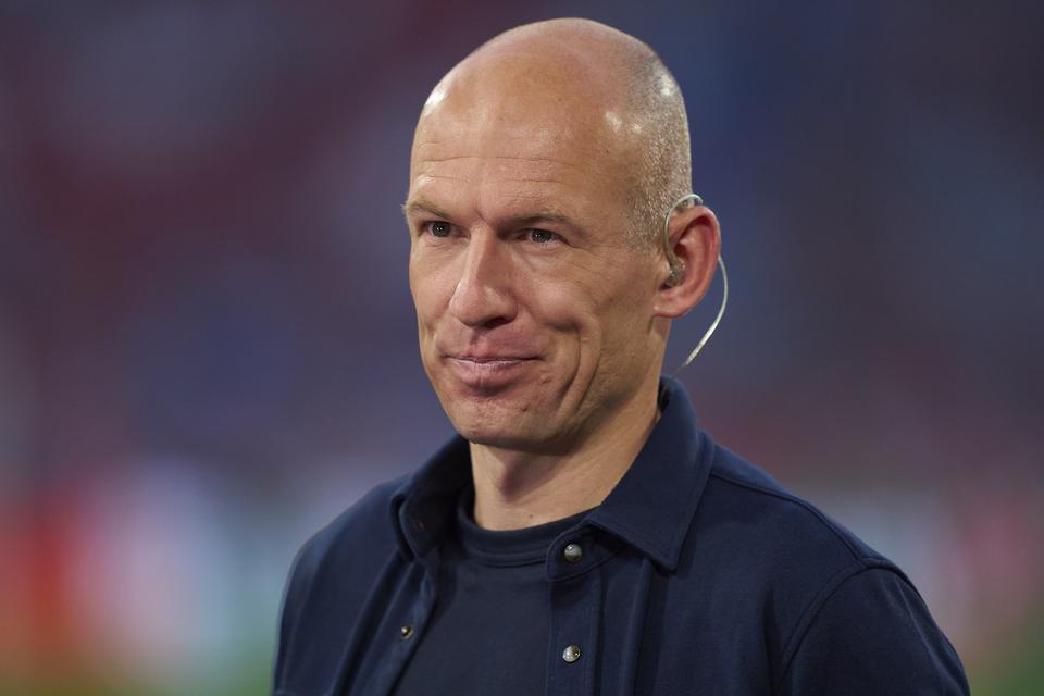 Geïrriteerde Arjen Robben slaat wéér toe langs de lijn: opvallende ...