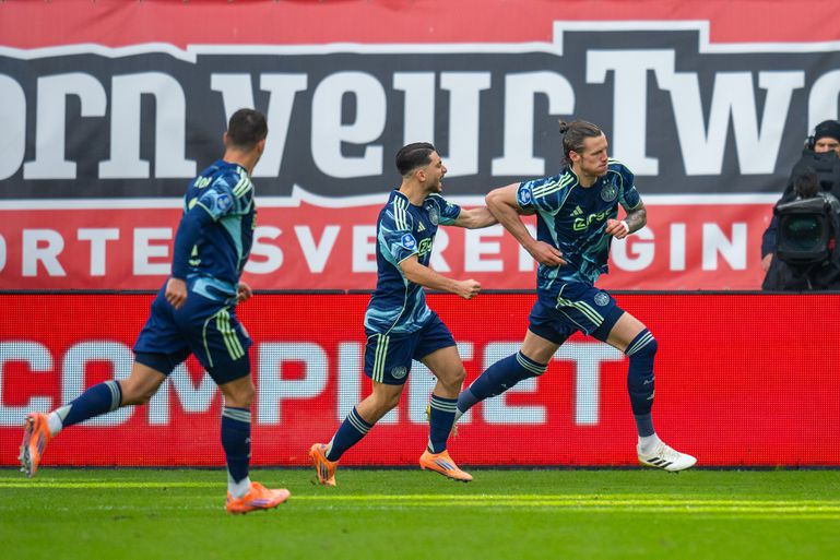 Wout Weghorst is met zijn theater van grote waarde voor Ajax: spits ...