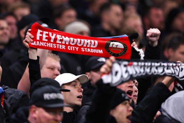 Feyenoord-fans dollen Manchester City-aanhang met steunbetuiging voor ...