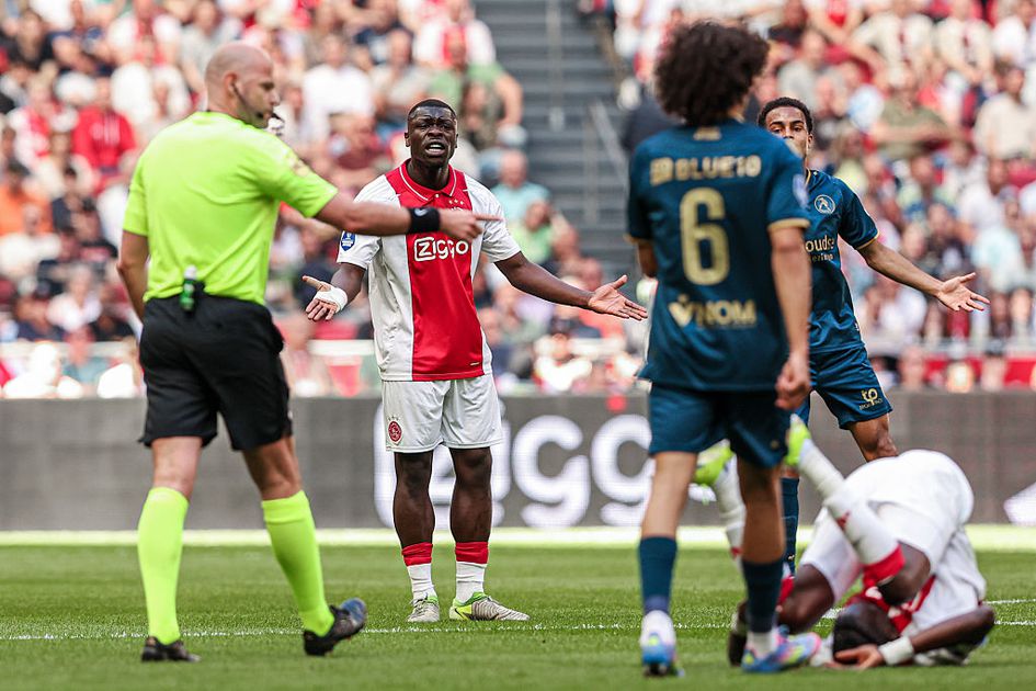 Kritische Rafael van der Vaart heeft het gehad met Brian Brobbey: 'Hij moet weg bij Ajax ...