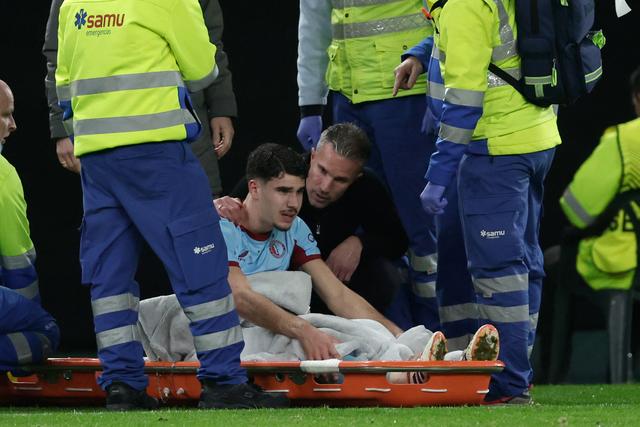 Robin van Persie aangeslagen na zware blessure voor zoon Shaqueel: 'Het ...