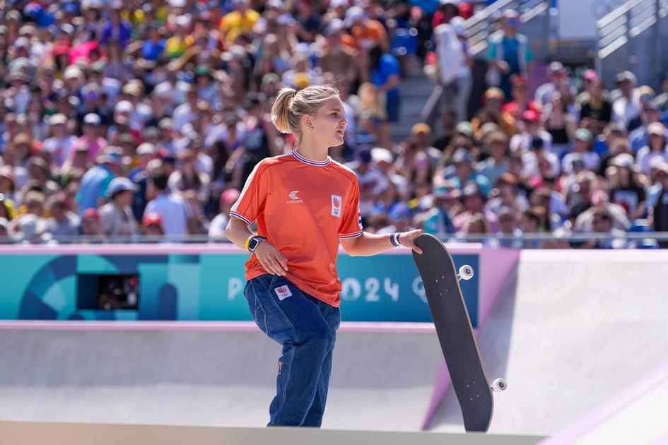Skateboardster Roos Zwetsloot kreeg heel bijzonder bezoek op verjaardag ...
