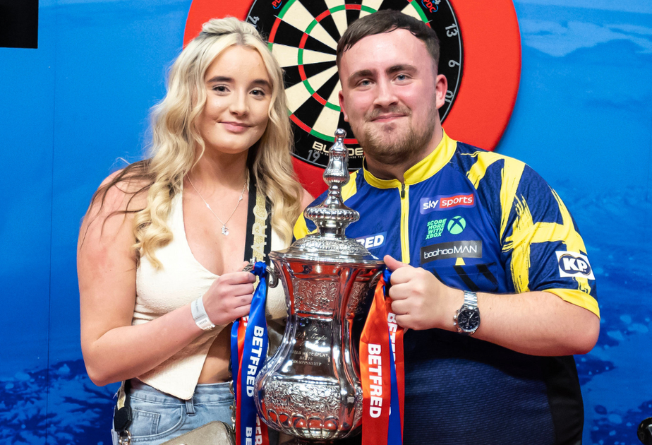 Dit is de vriendin van topdarter Luke Littler: schoonheidsspecialiste ...