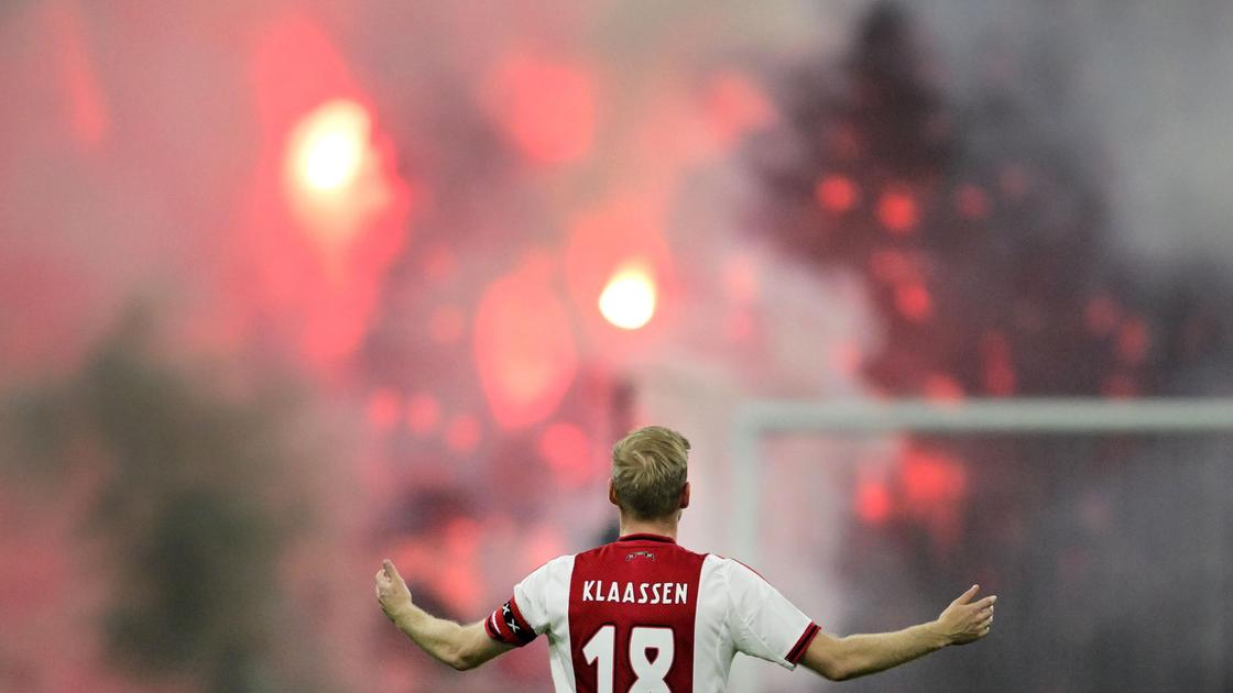 Harde kern heeft 'overvallen' Ajax volledig in zijn greep: hoogste tijd ...