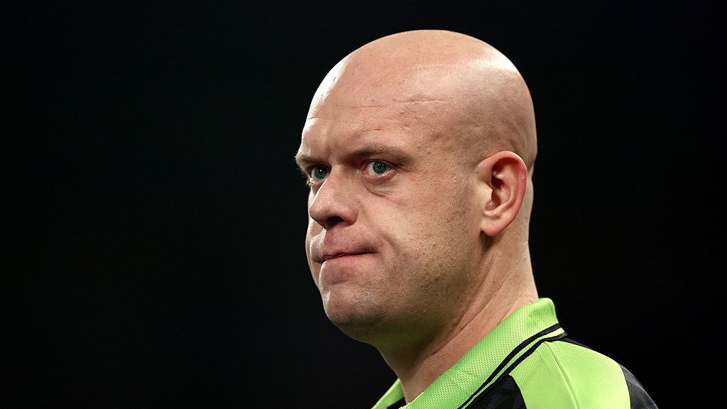 Michael van Gerwen druipt teleurgesteld af op WK darts: oude rivaal ...