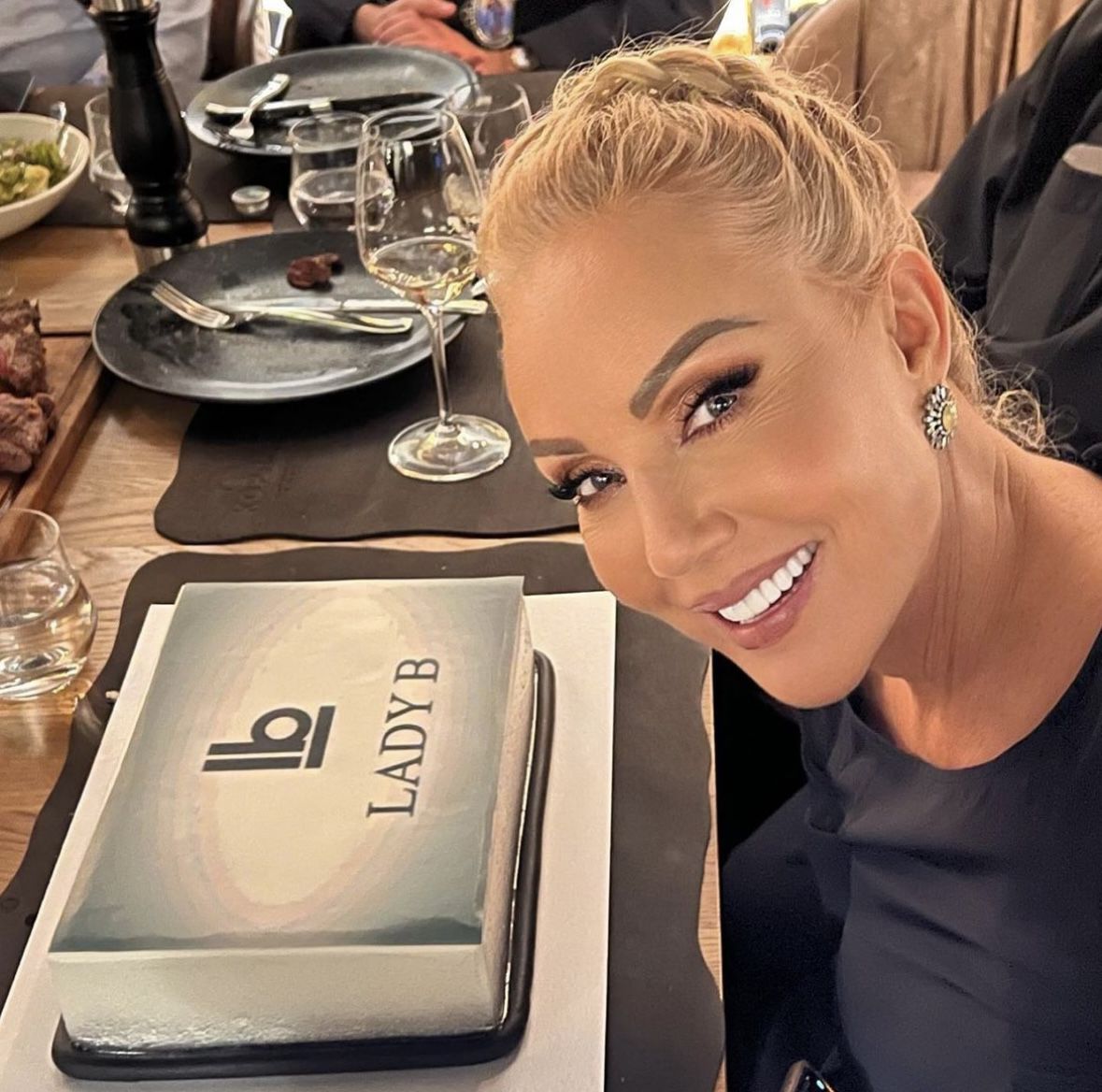 Ето как Лепа Брена сваля по 10 килограма за един месец Звезди Woman Bg