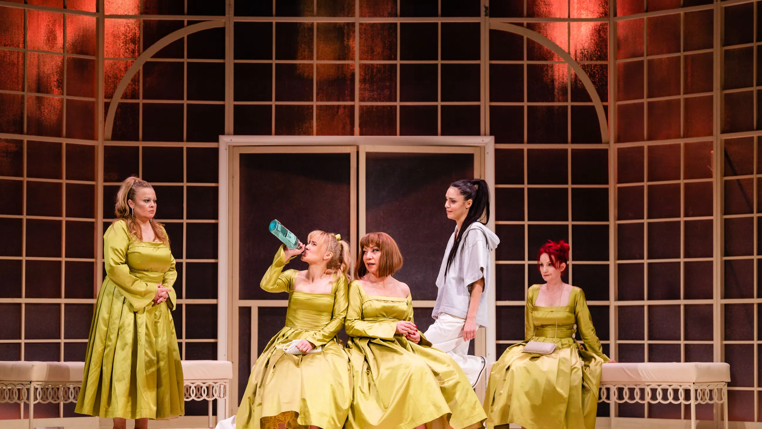 Евелин Костова става шаферка По женски - woman.bg